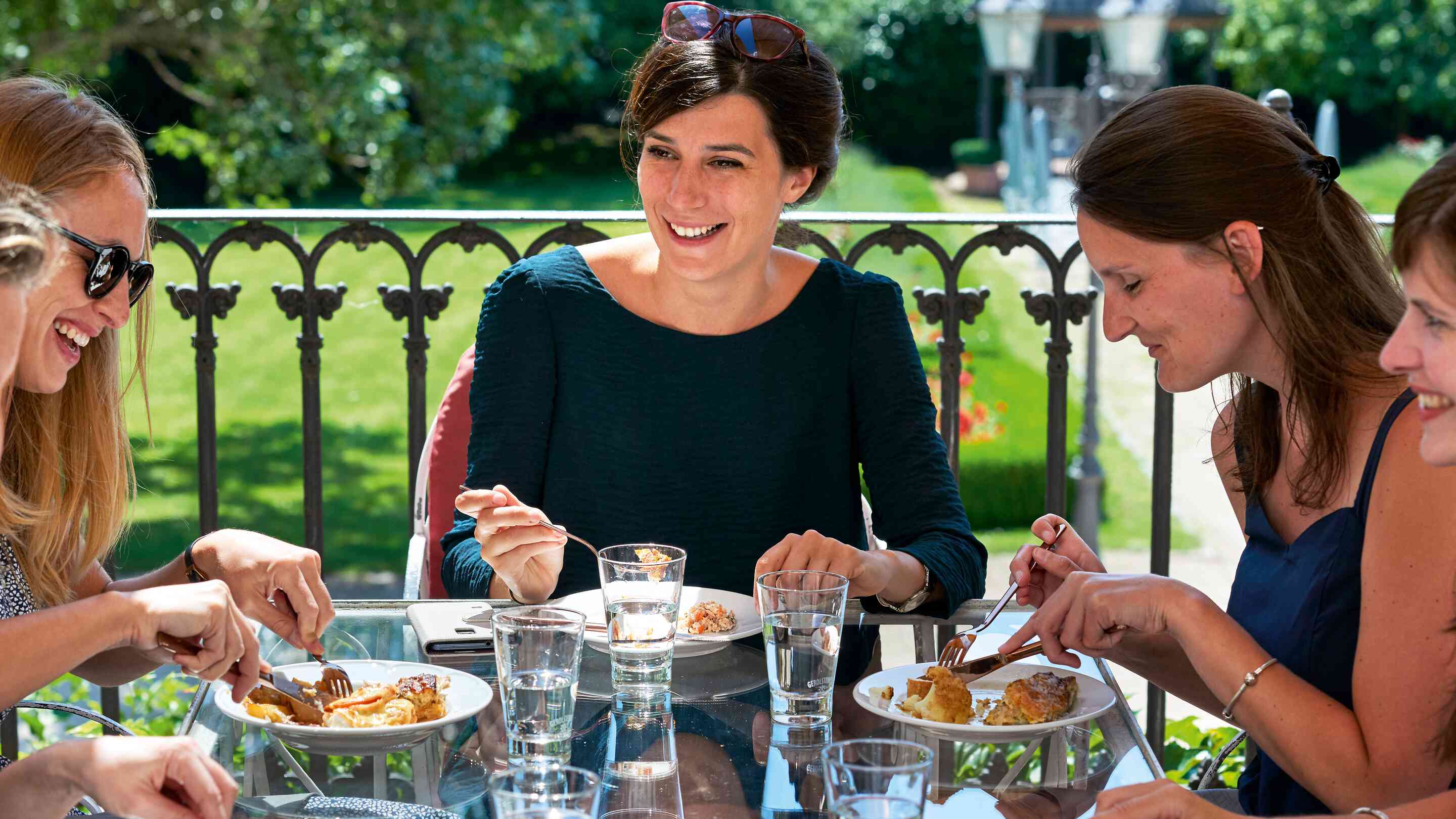How to Organise a Team Dinner in 4 Simple Steps