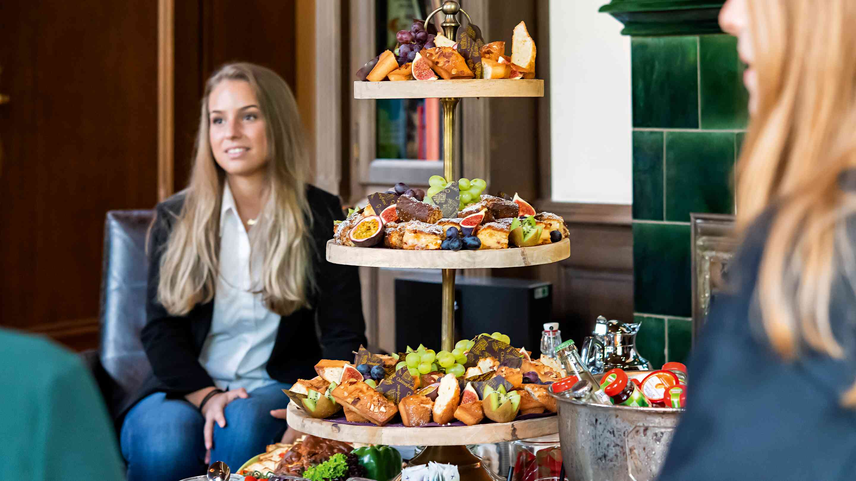How to Organise a Corporate Breakfast: 10 Ways to Nourish Both Body and ...