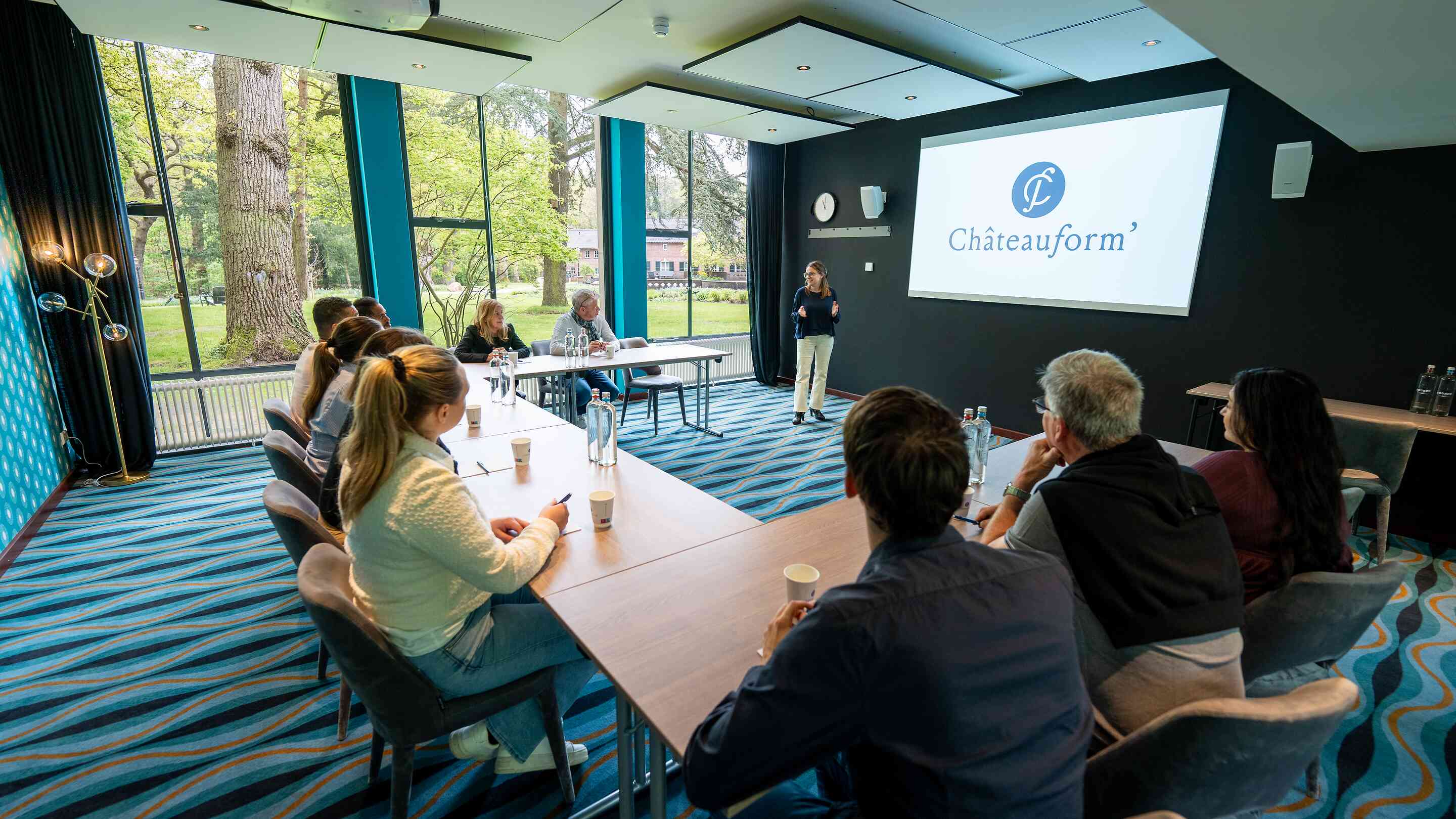 How to set up your meeting room for truly unique meetings and conferences?